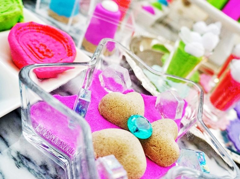 Joyeux Anniversaire Using Kinetic Sand WABA FUN Sweden ...